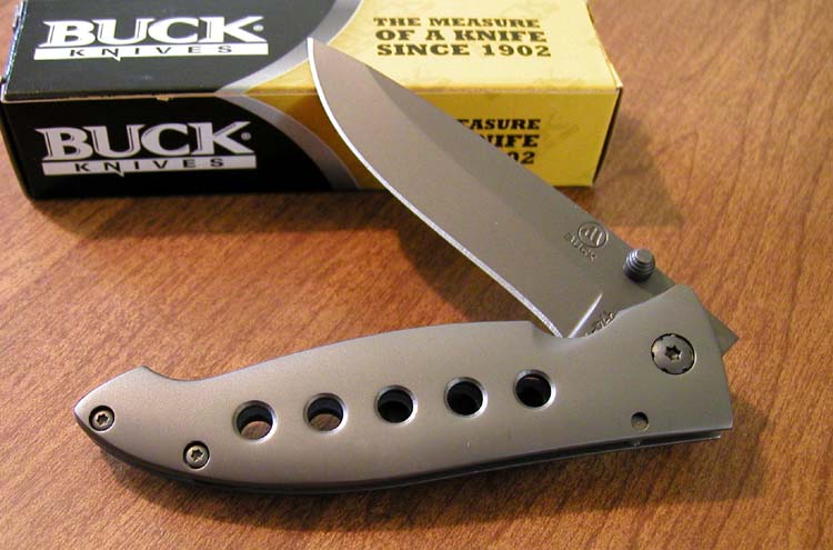 BUCK FOLDING KNIVES