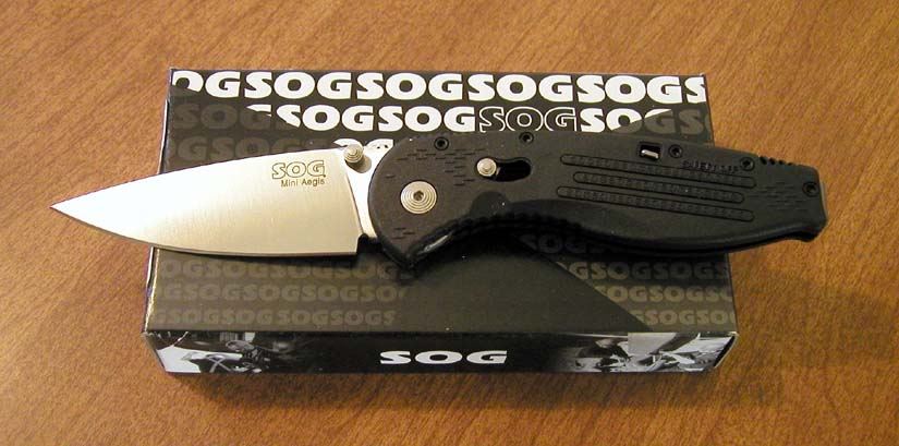SOG FOLDING KNIVES
