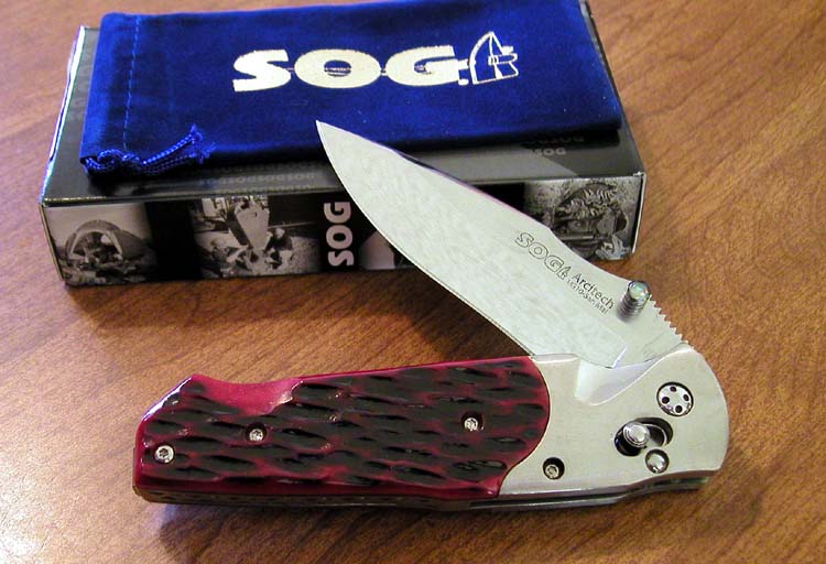 SOG FOLDING KNIVES