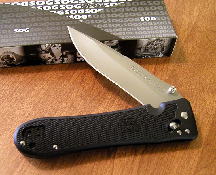 SOG FOLDING KNIVES