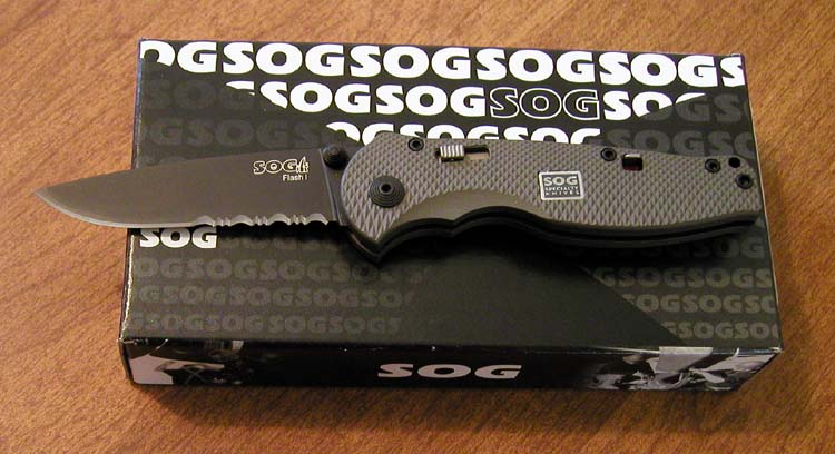 SOG FOLDING KNIVES