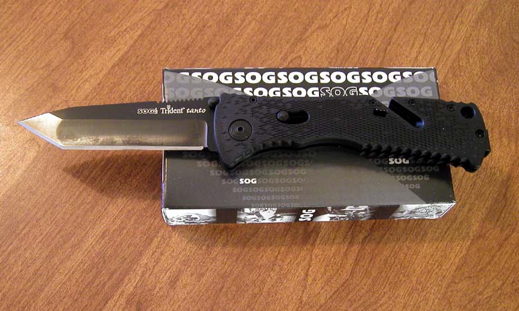 SOG FOLDING KNIVES